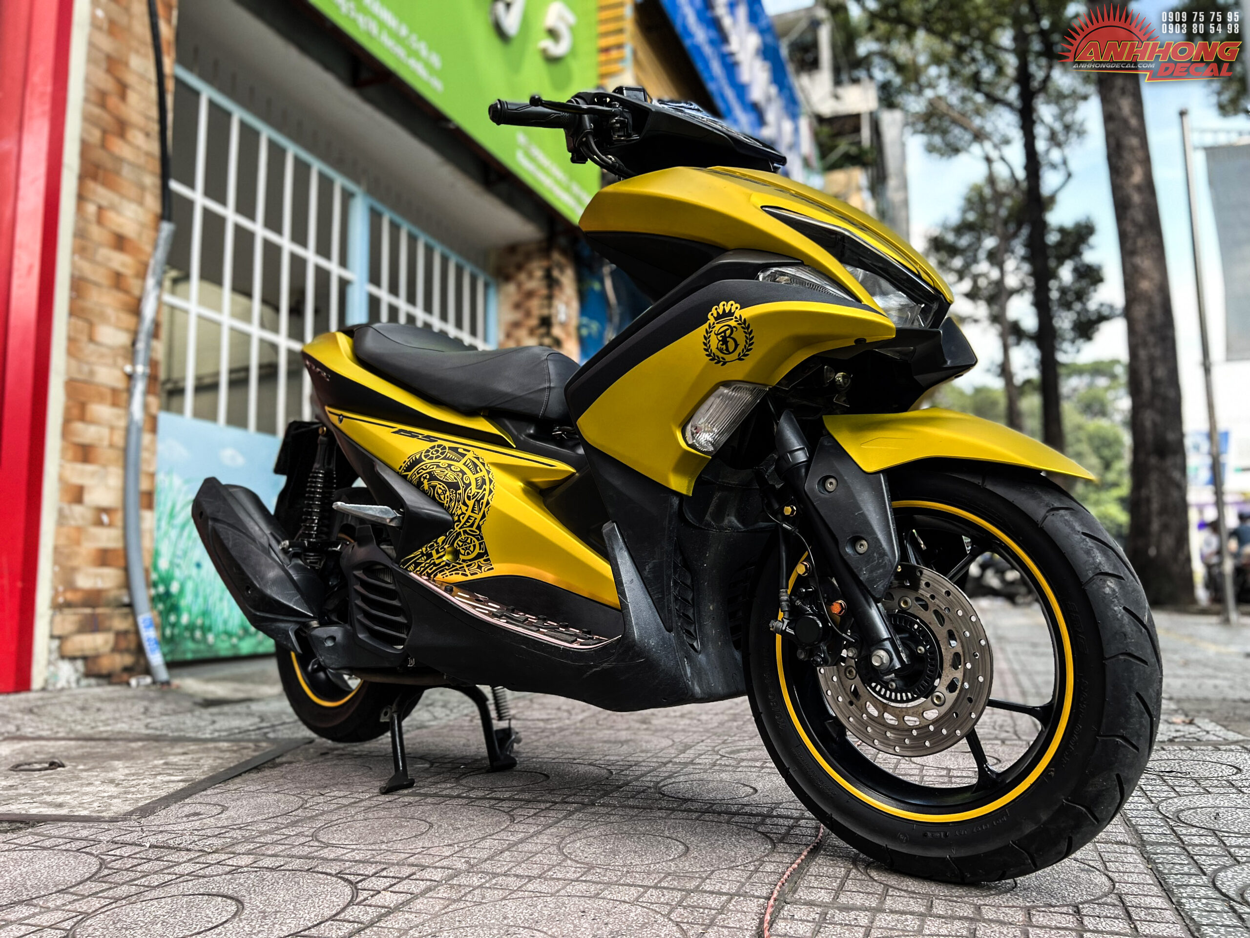 NVX Vàng Metallic Tem Phối Sticker Đen - AH DECAL