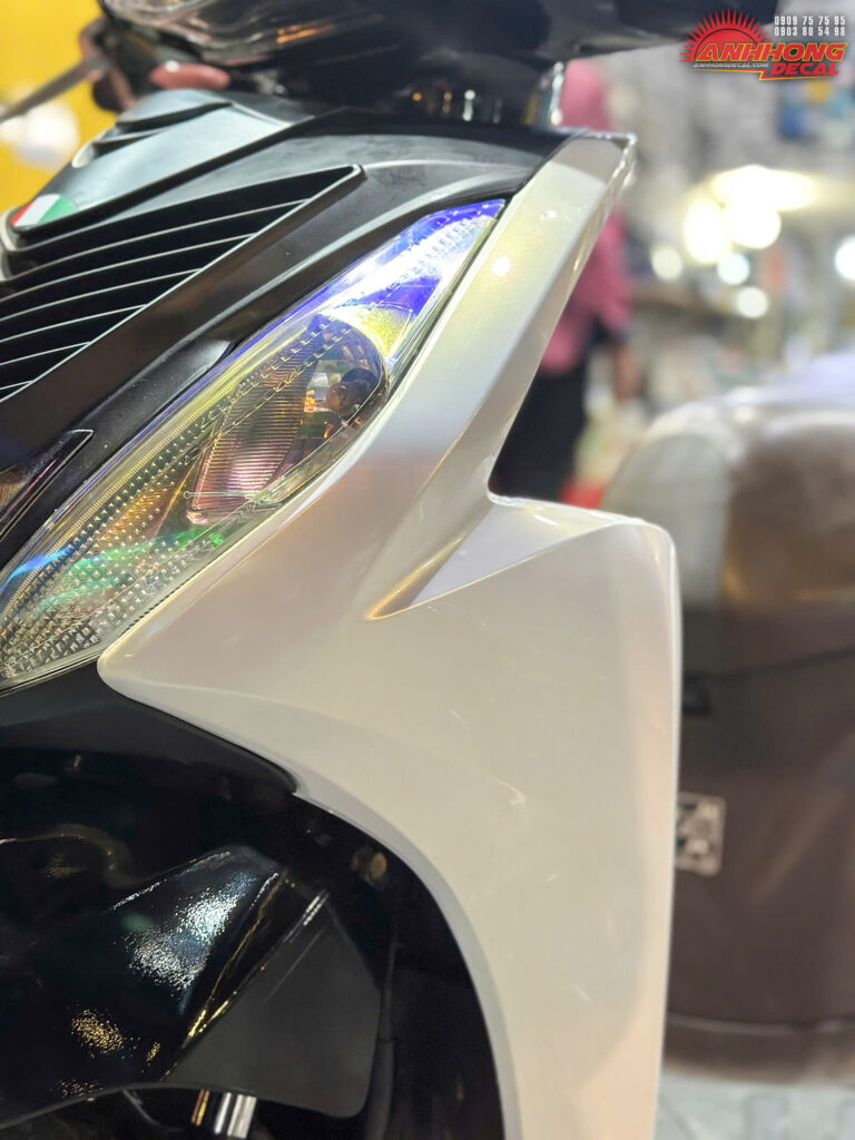Vision 2022 Trắng Ngọc Trai Ánh Vàng - AH DECAL